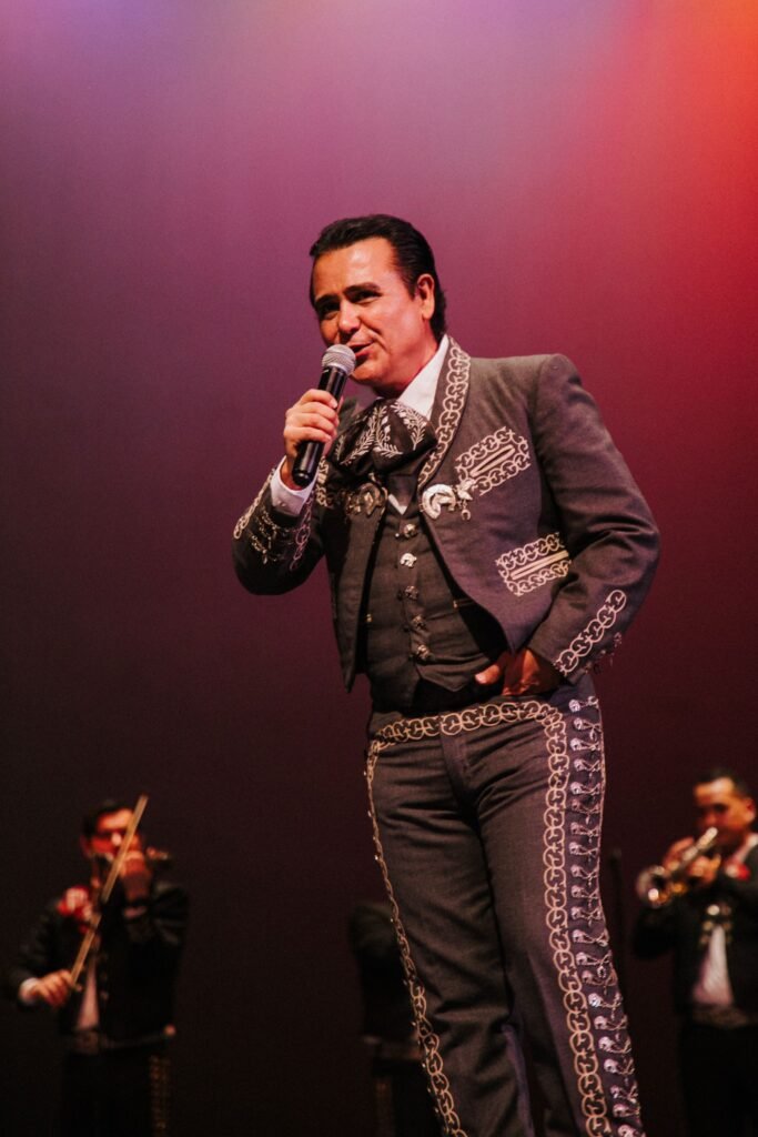 Felipe Castellanos compartió con su público 30 años de pasión y canto ...